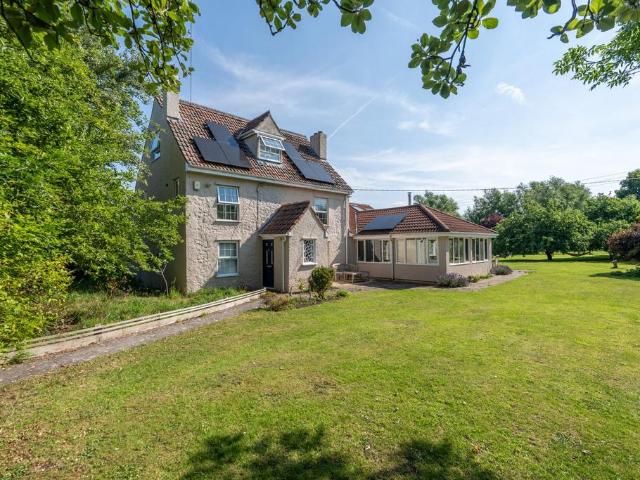 5 bedroom detached house for sale