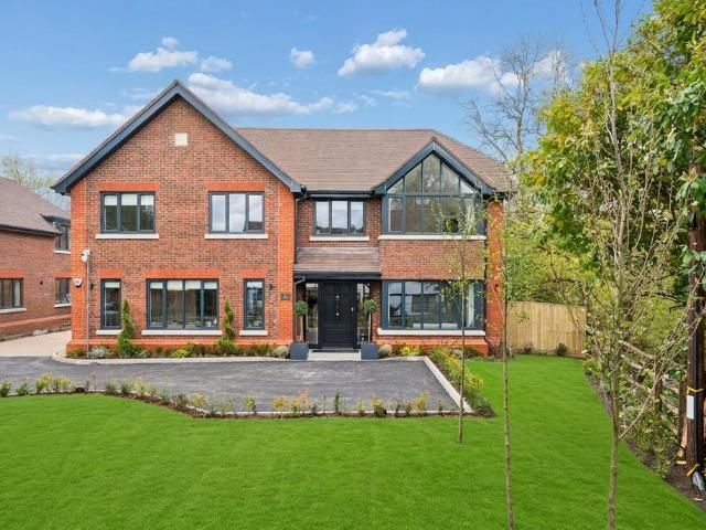 5 bedroom detached house for sale