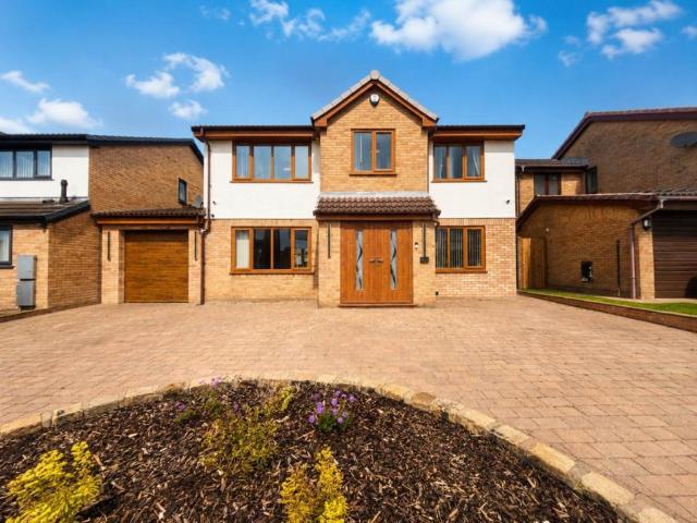 5 bedroom detached house for sale