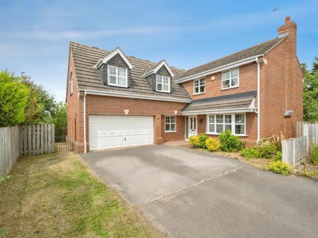 5 bedroom detached house for sale