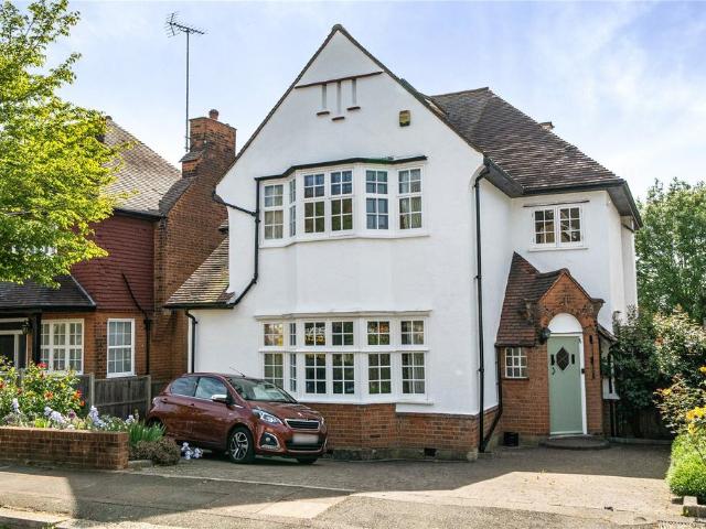 5 bedroom detached house for sale
