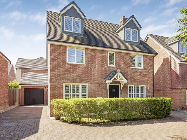 5 bedroom detached house for sale