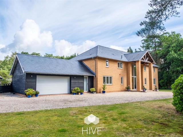 5 bedroom detached house for sale