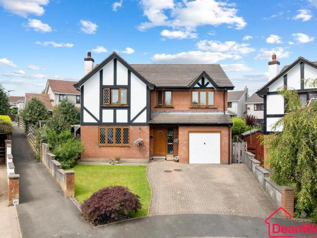 5 bedroom detached house for sale