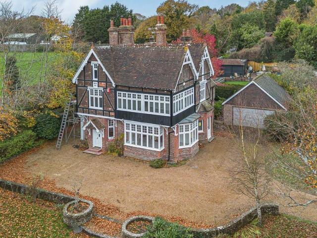 5 bedroom detached house for sale