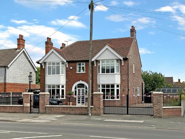 5 bedroom detached house for sale