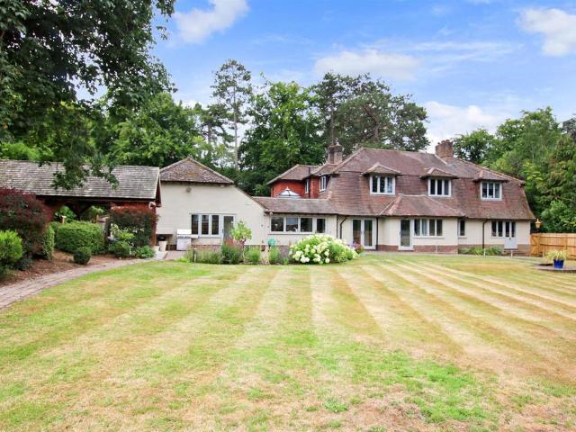 5 bedroom detached house for sale