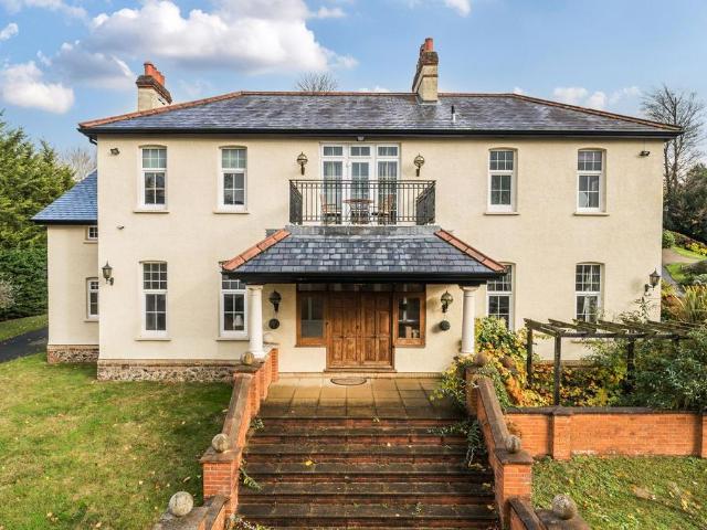 5 bedroom detached house for sale