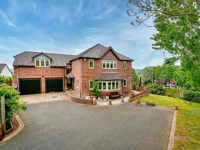 5 bedroom detached house for sale