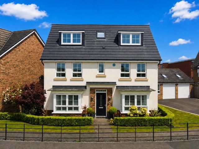 5 bedroom detached house for sale