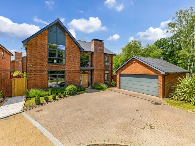 5 bedroom detached house for sale