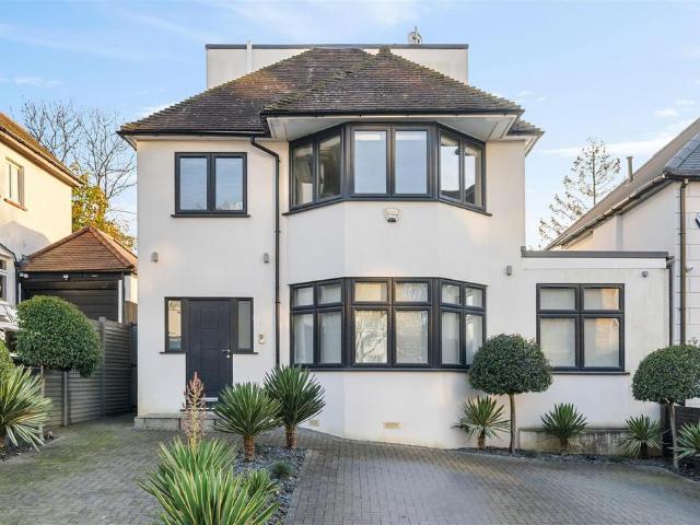5 bedroom detached house for sale