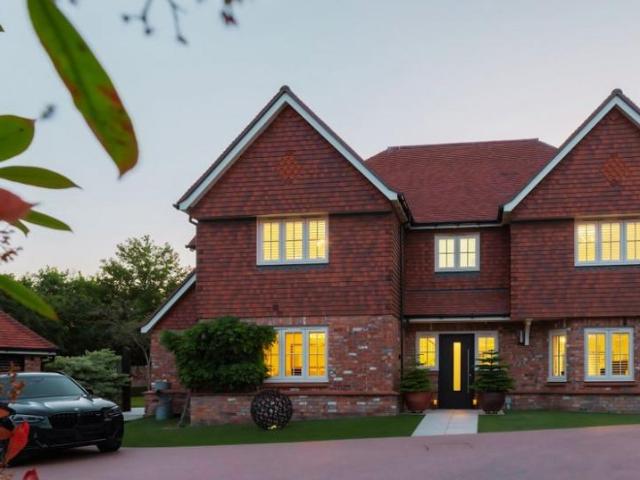 5 bedroom detached house for sale