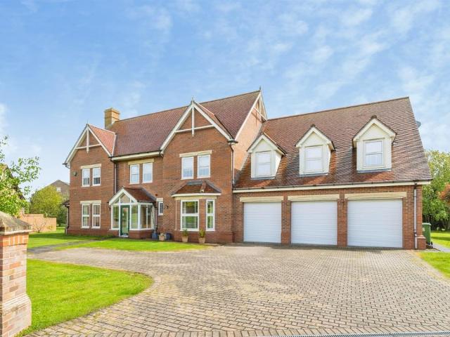 5 bedroom detached house for sale