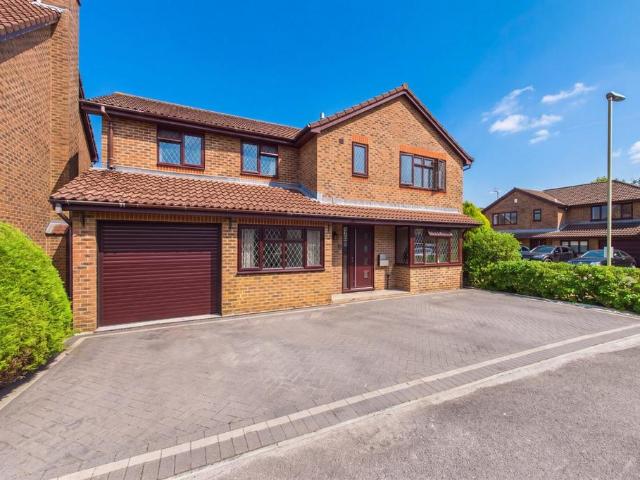 5 bedroom detached house for sale