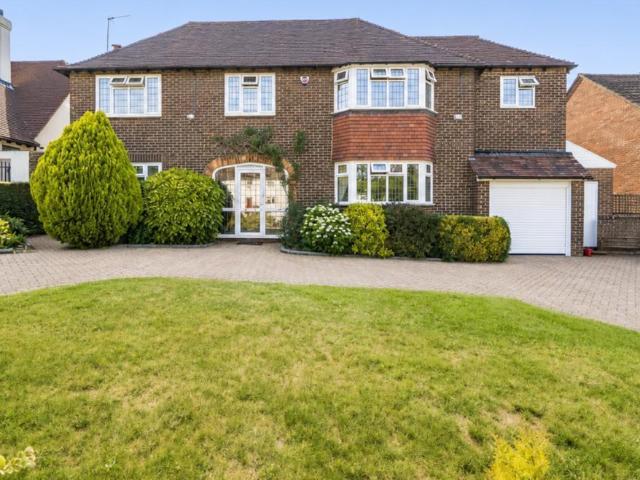 5 bedroom detached house for sale