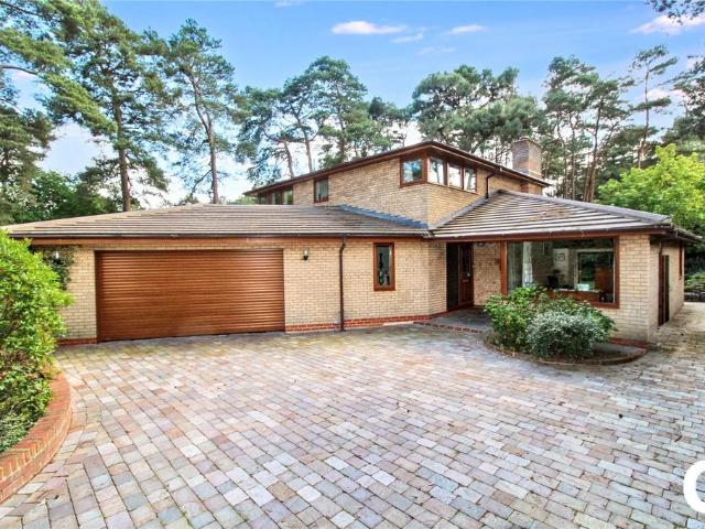 5 bedroom detached house for sale