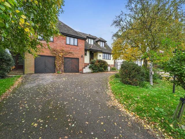 5 bedroom detached house for sale