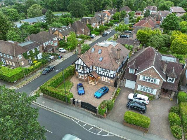 5 bedroom detached house for sale