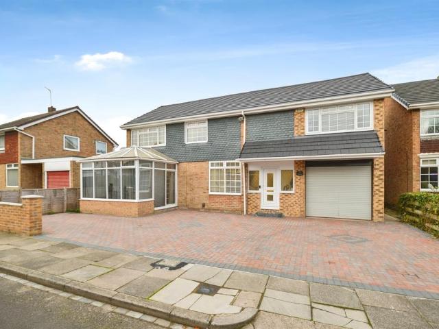 5 bedroom detached house for sale