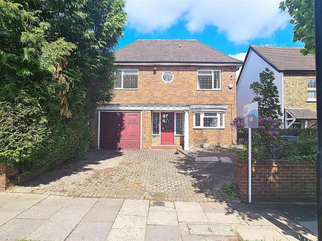 5 bedroom detached house for sale