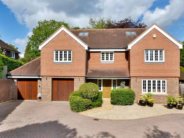 5 bedroom detached house for sale