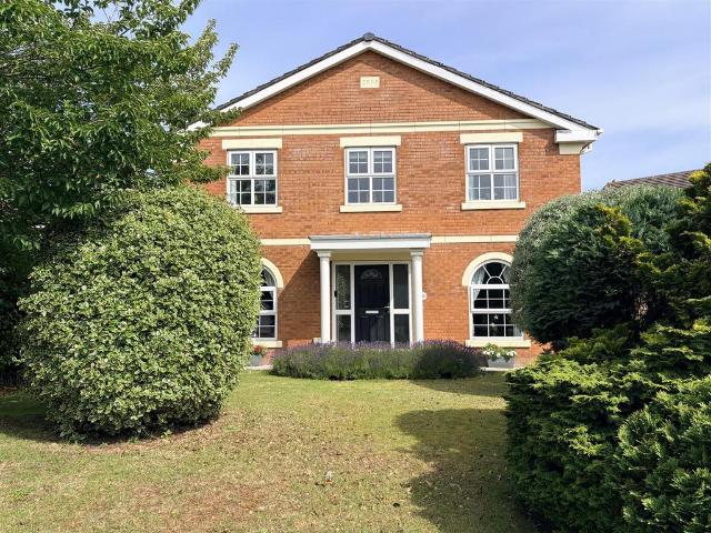 5 bedroom detached house for sale