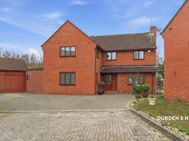 5 bedroom detached house for sale