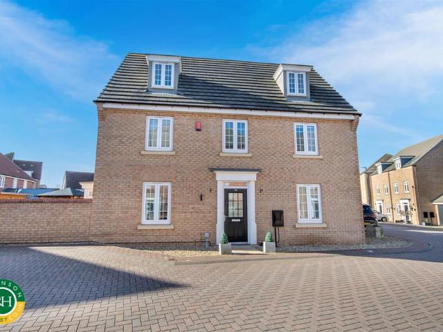 5 bedroom detached house for sale