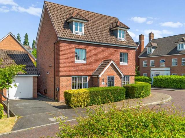 5 bedroom detached house for sale