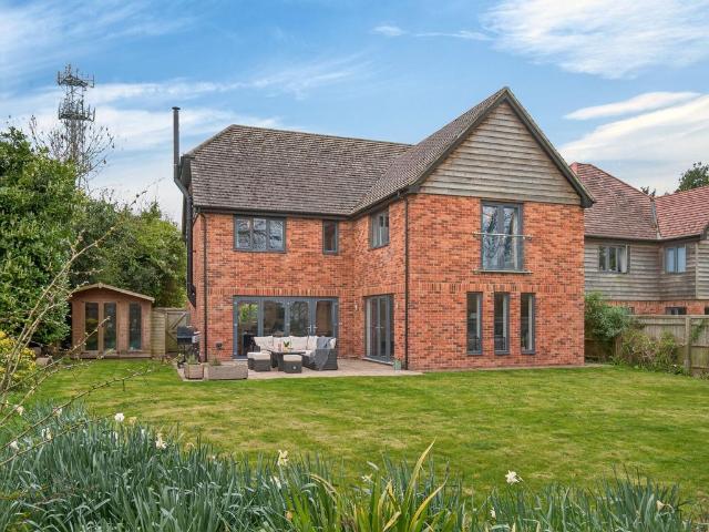 5 bedroom detached house for sale