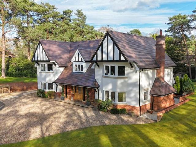 5 bedroom detached house for sale