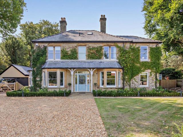 5 bedroom detached house for sale