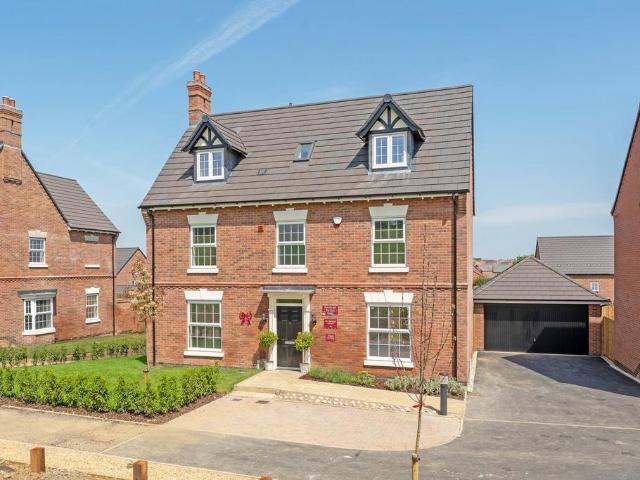5 bedroom detached house for sale