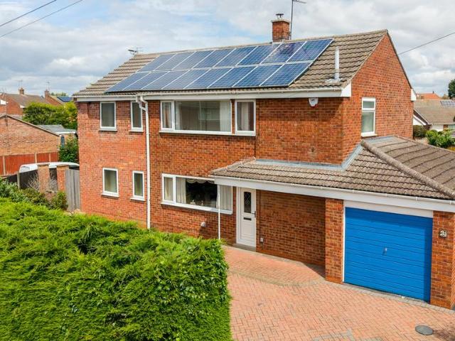 5 bedroom detached house for sale
