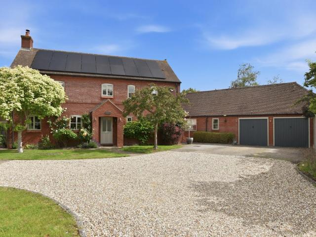 5 bedroom detached house for sale