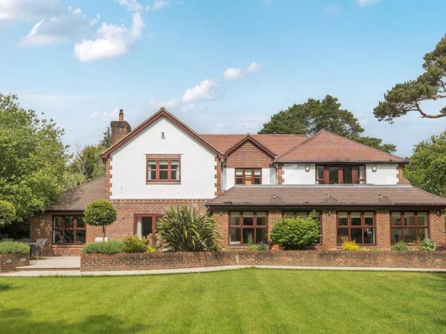 5 bedroom detached house for sale
