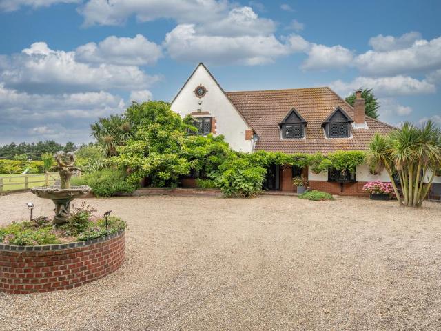 5 bedroom detached house for sale