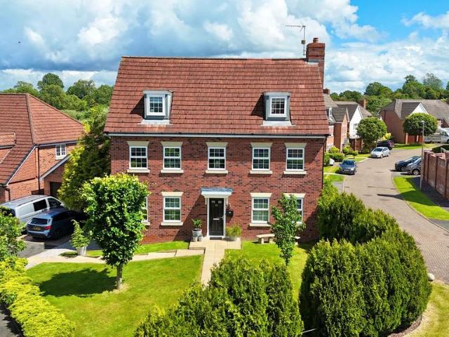 5 bedroom detached house for sale