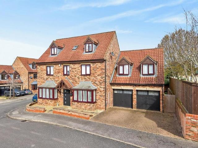 5 bedroom detached house for sale
