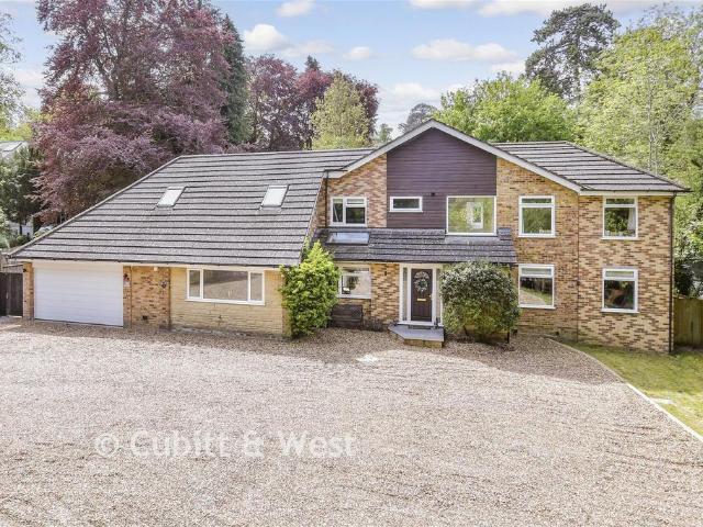 5 bedroom detached house for sale