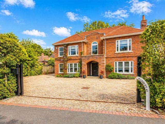 5 bedroom detached house for sale