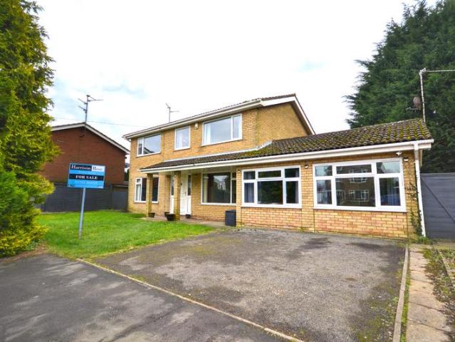 5 bedroom detached house for sale