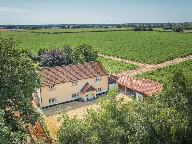 5 bedroom detached house for sale
