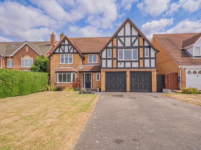 5 bedroom detached house for sale