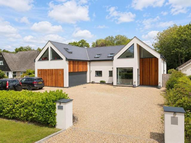 5 bedroom detached house for sale