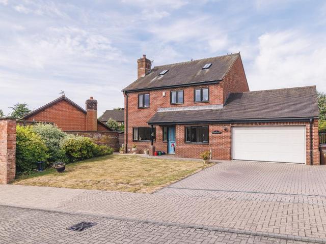 5 bedroom detached house for sale