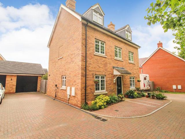 5 bedroom detached house for sale