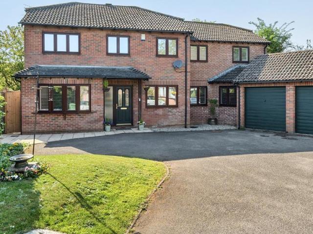 5 bedroom detached house for sale