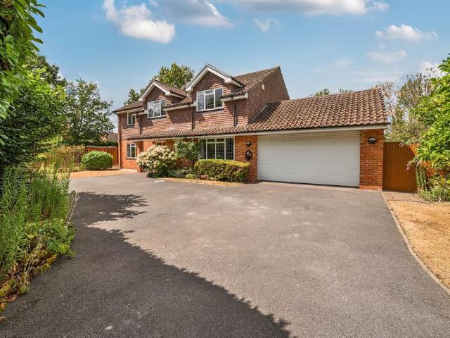 5 bedroom detached house for sale